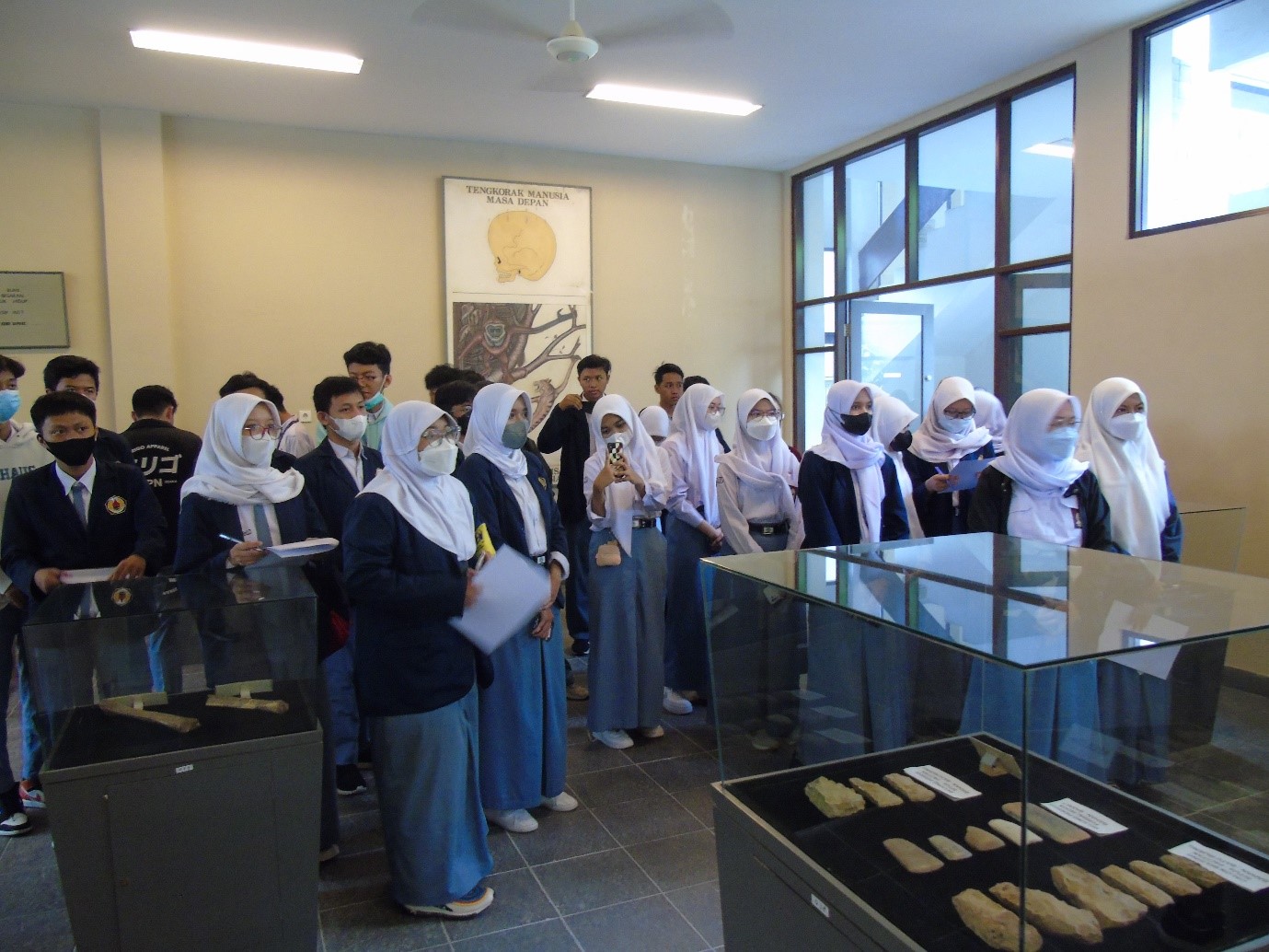 SMAN 9 Yogyakarta Belajar Evolusi di Museum Paleoantropologi – http ...